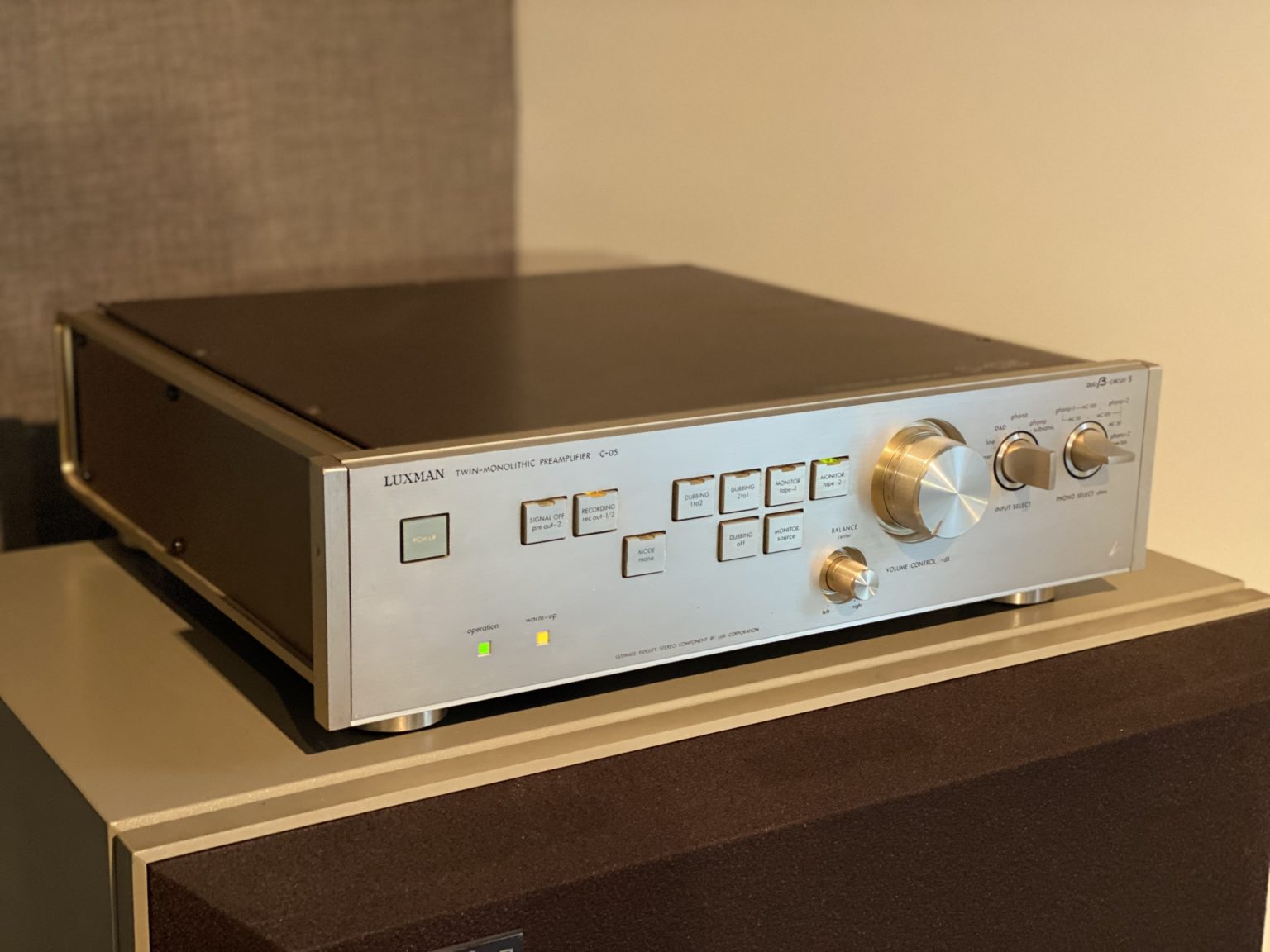 Épuisé :( Luxman C-05 – Vintage-Audio-Conseils